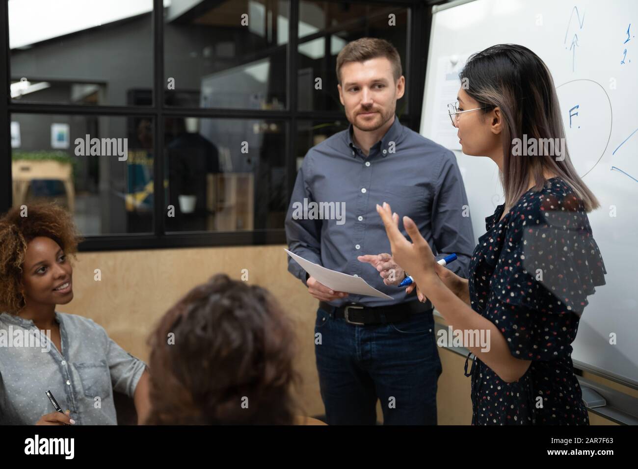 Presenting project colleague hi-res stock photography and images - Alamy