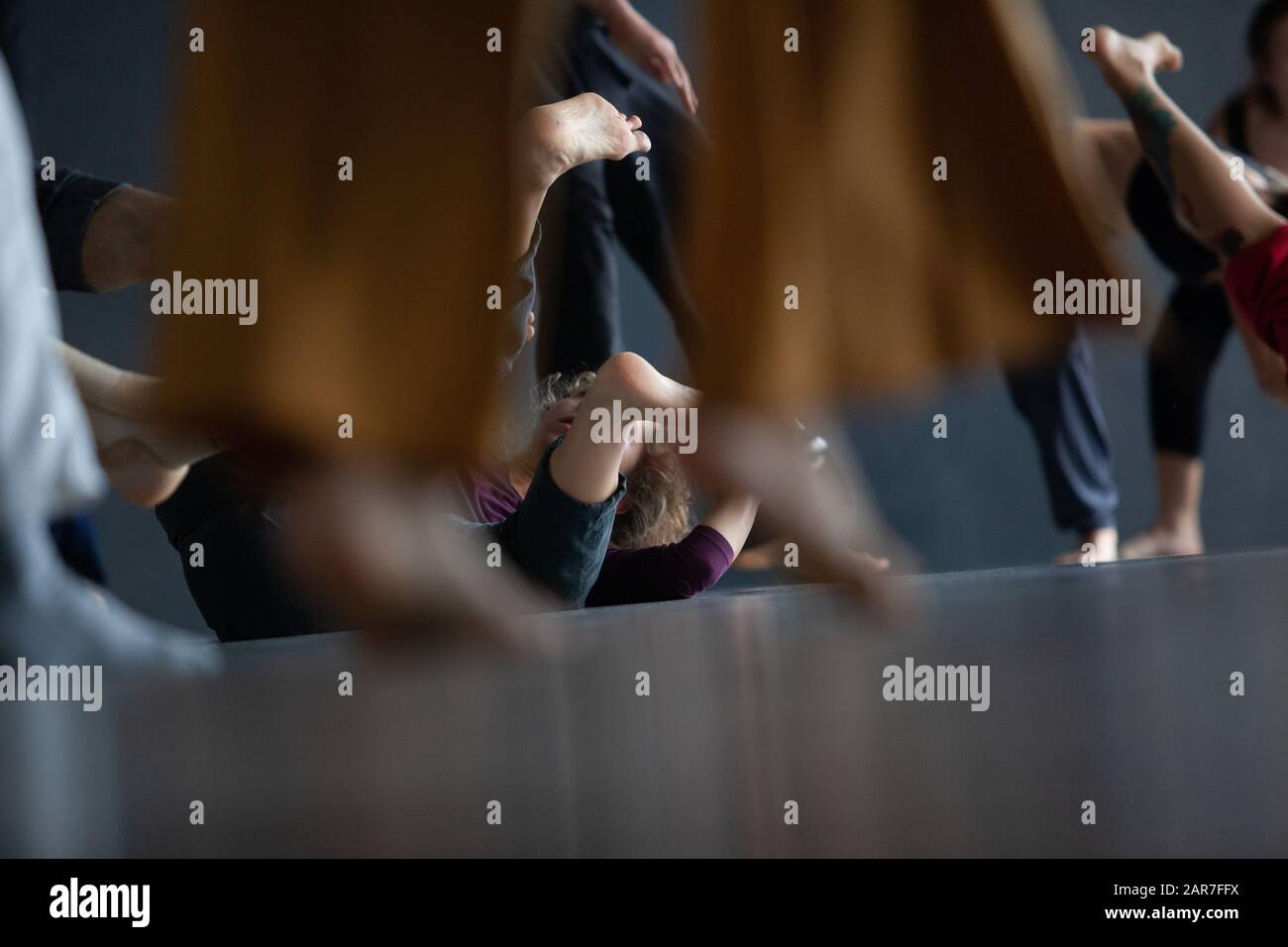 Contact improvisation dance hi-res stock photography and images - Alamy