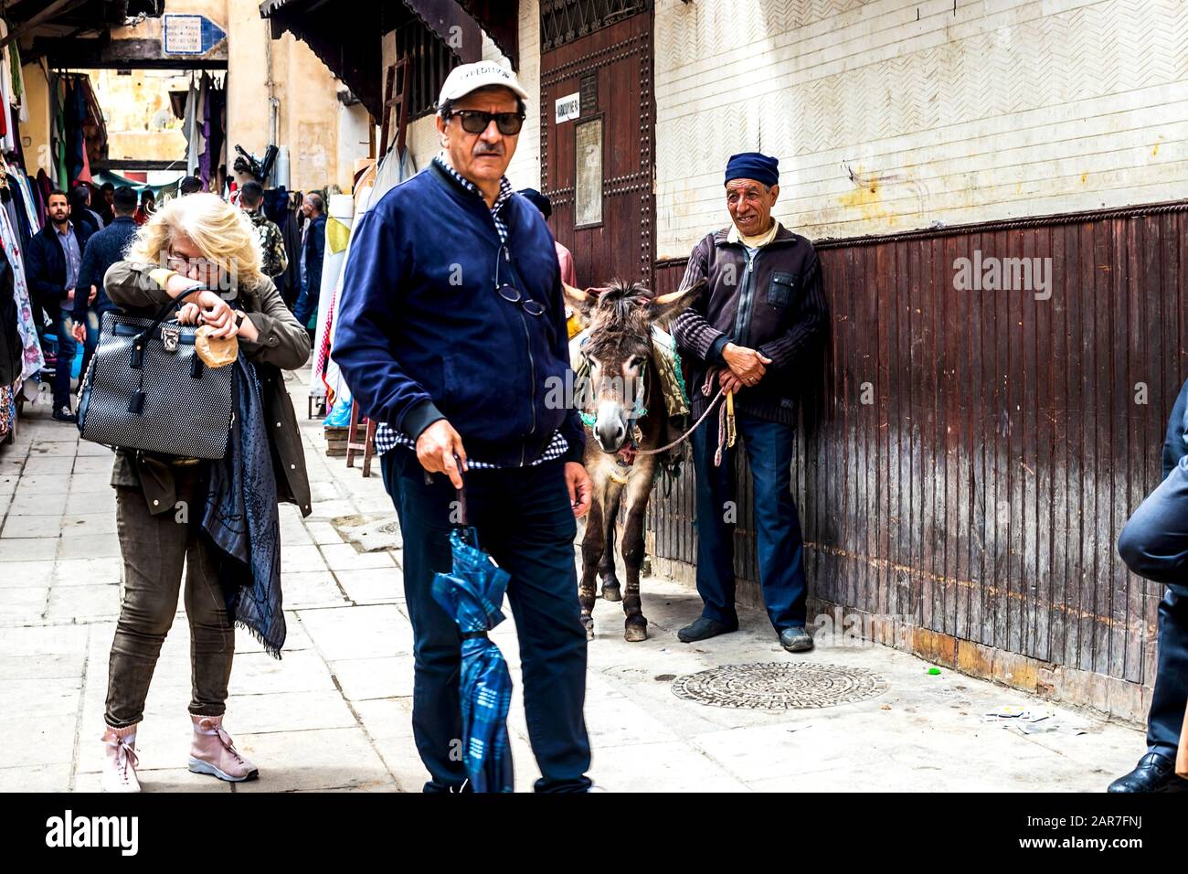 Man walking fez fes medina hi-res stock photography and images - Alamy