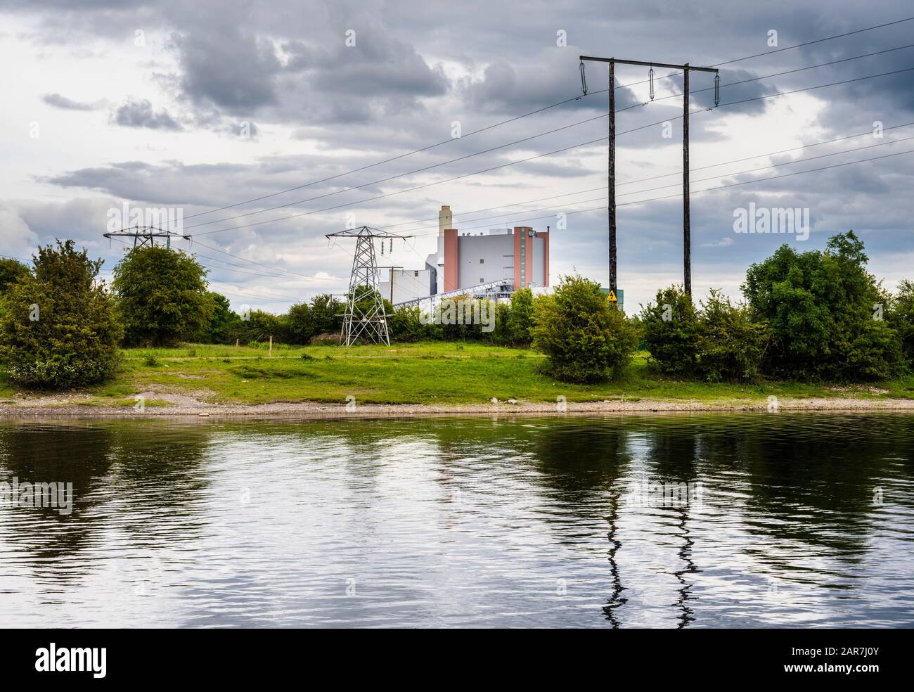 The River Shannon with the peat-burning Shannonbridge Power Station ...