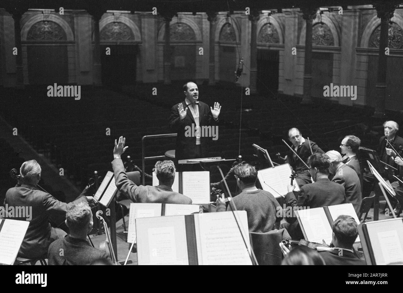 Pierre Boulez guest conductor at the Concertgebouw Orchestra Date: 6 ...