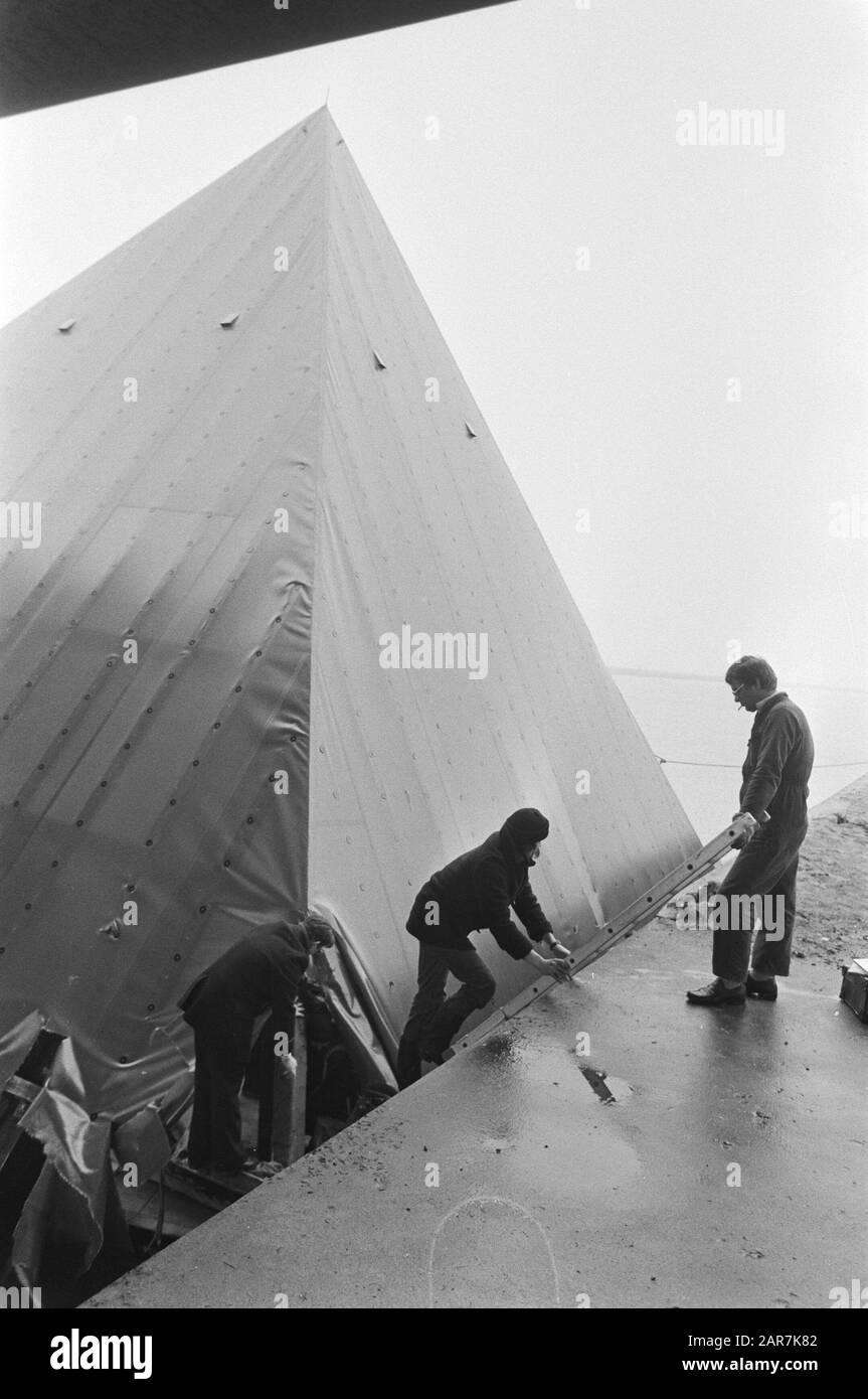 Sculptor hansjorg voth hi-res stock photography and images - Alamy