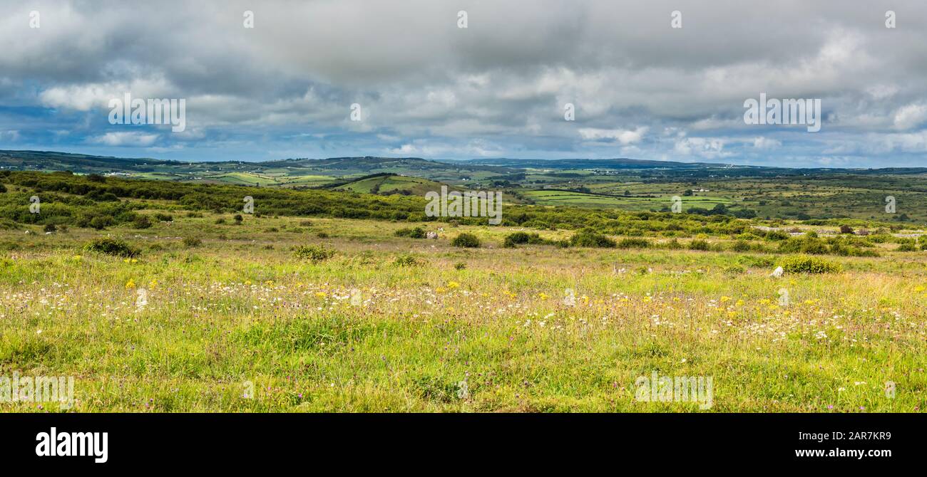 Shale limestone and sandstone hi-res stock photography and images - Alamy