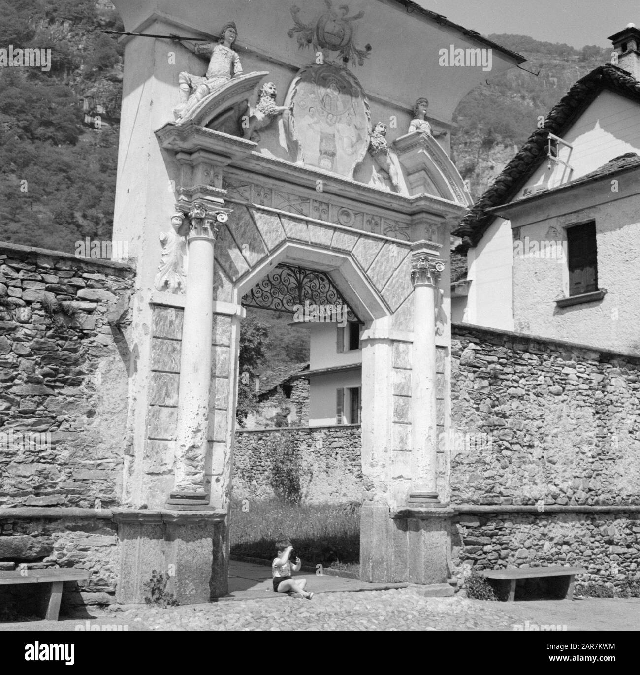 Holiday trip Switzerland - Italy Gatehouse of a large house in the ...