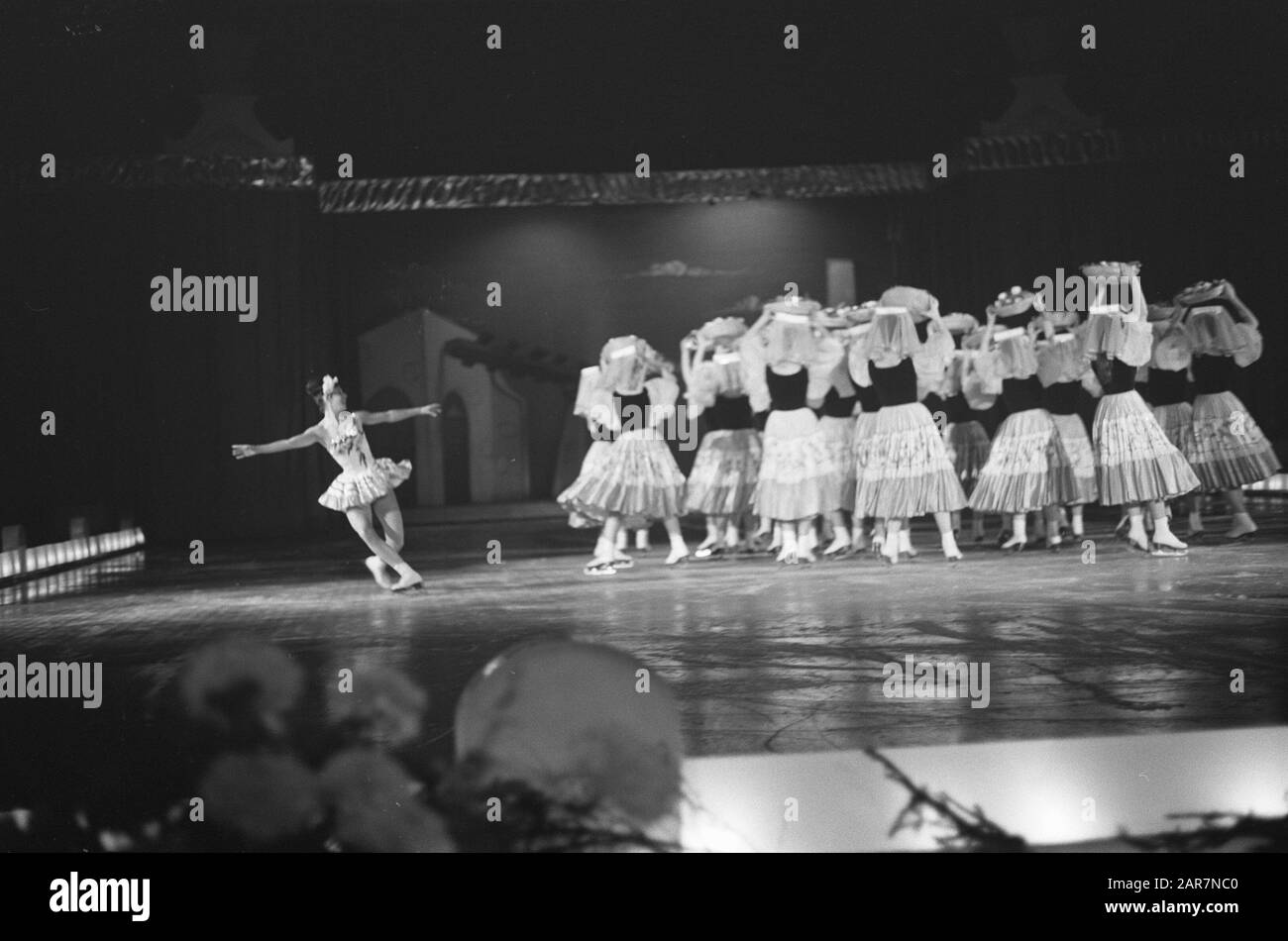 Premiere Viennese IJsrevue in RAI, under the title Kapoole the ice ...