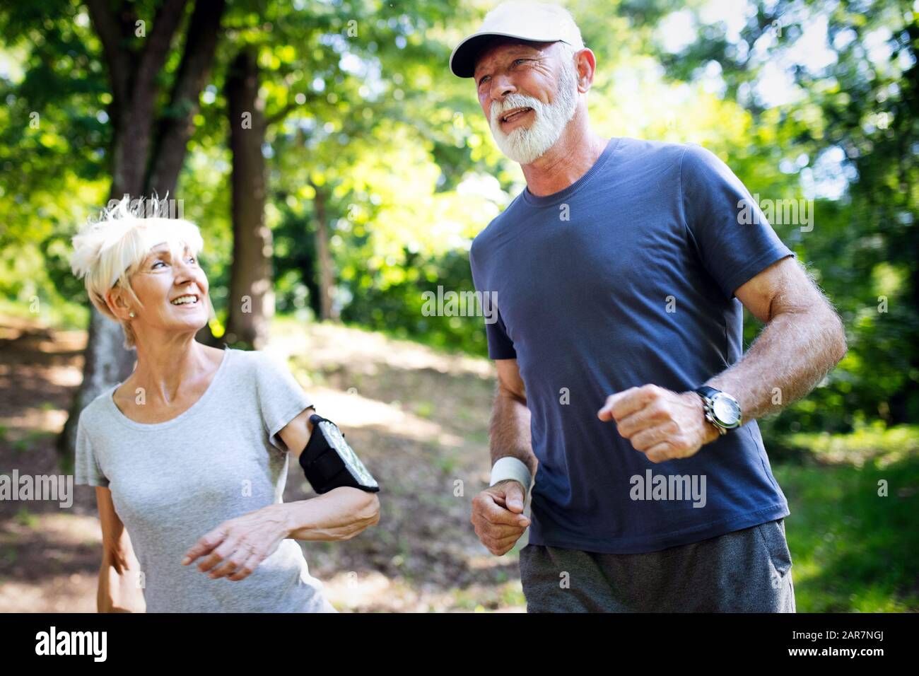 Elderly couple country park hi-res stock photography and images - Alamy