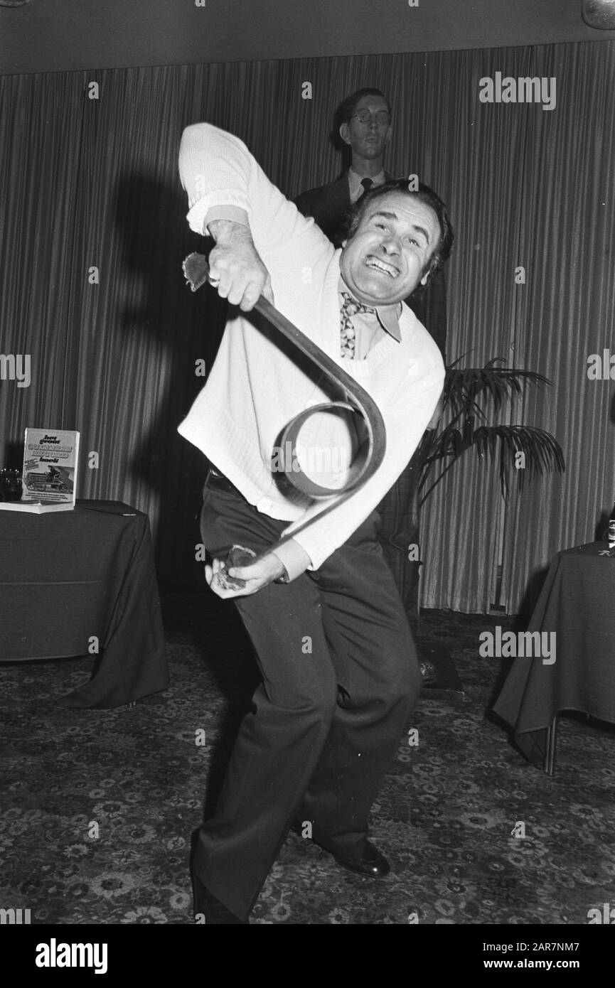 World strongest man 1977 hi-res stock photography and images - Alamy