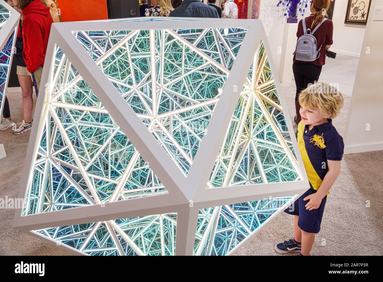 Mirrors gallery hi-res stock photography and images - Alamy