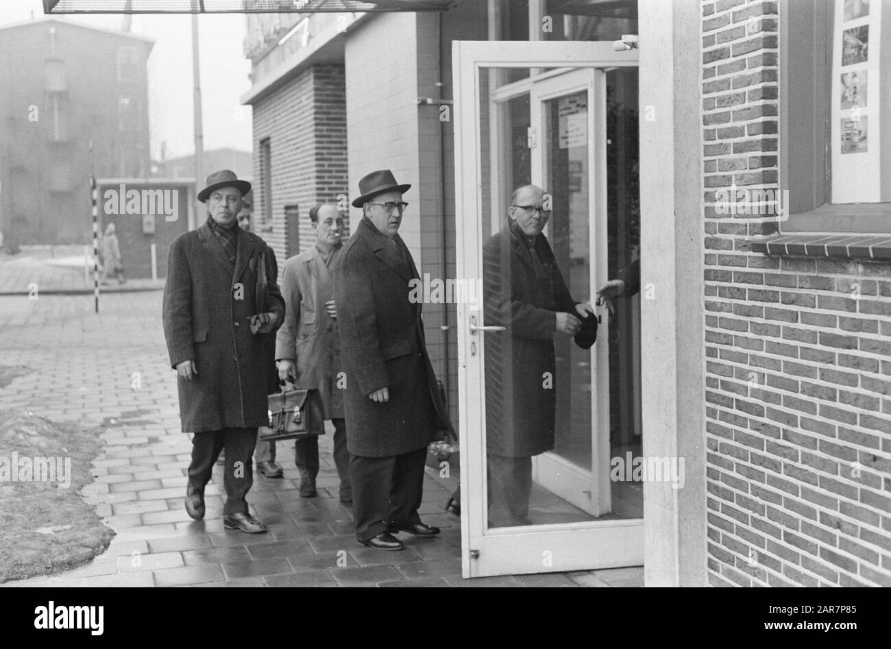 Works council b entering hi-res stock photography and images - Alamy