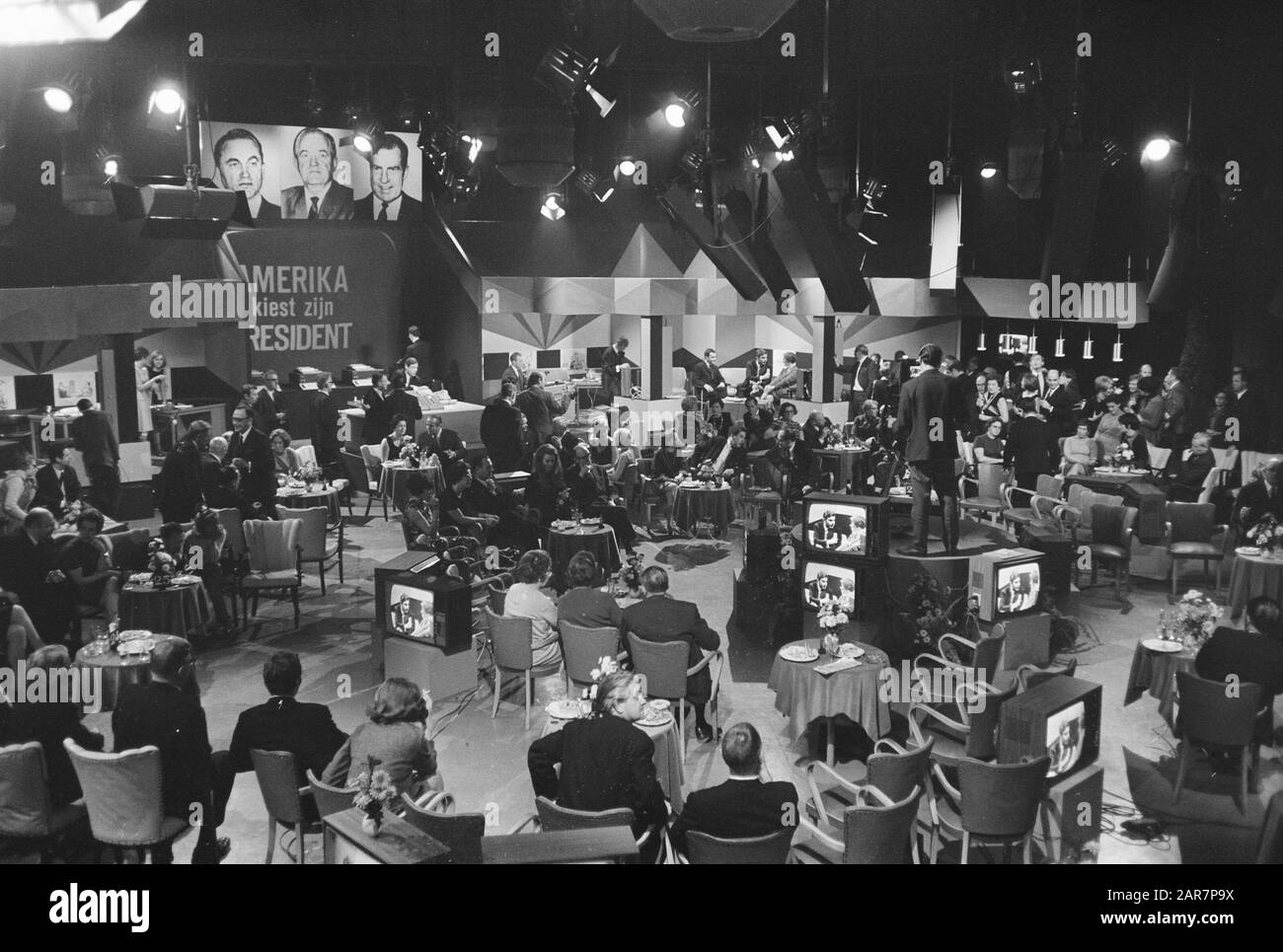 Presidential debate news coverage hi-res stock photography and images ...