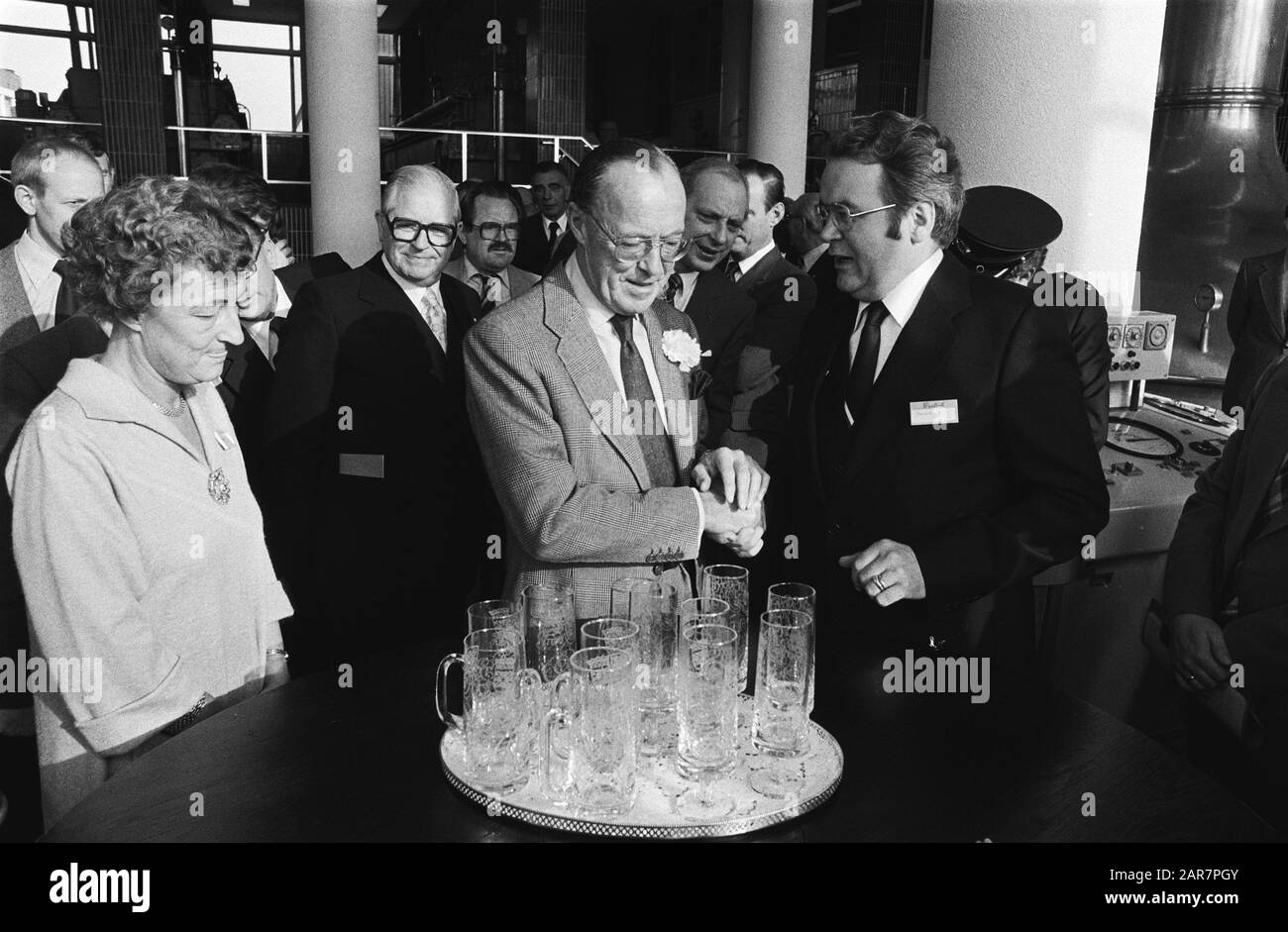 Prins Bernhard visits the region of Twente; visit Grolsche ...