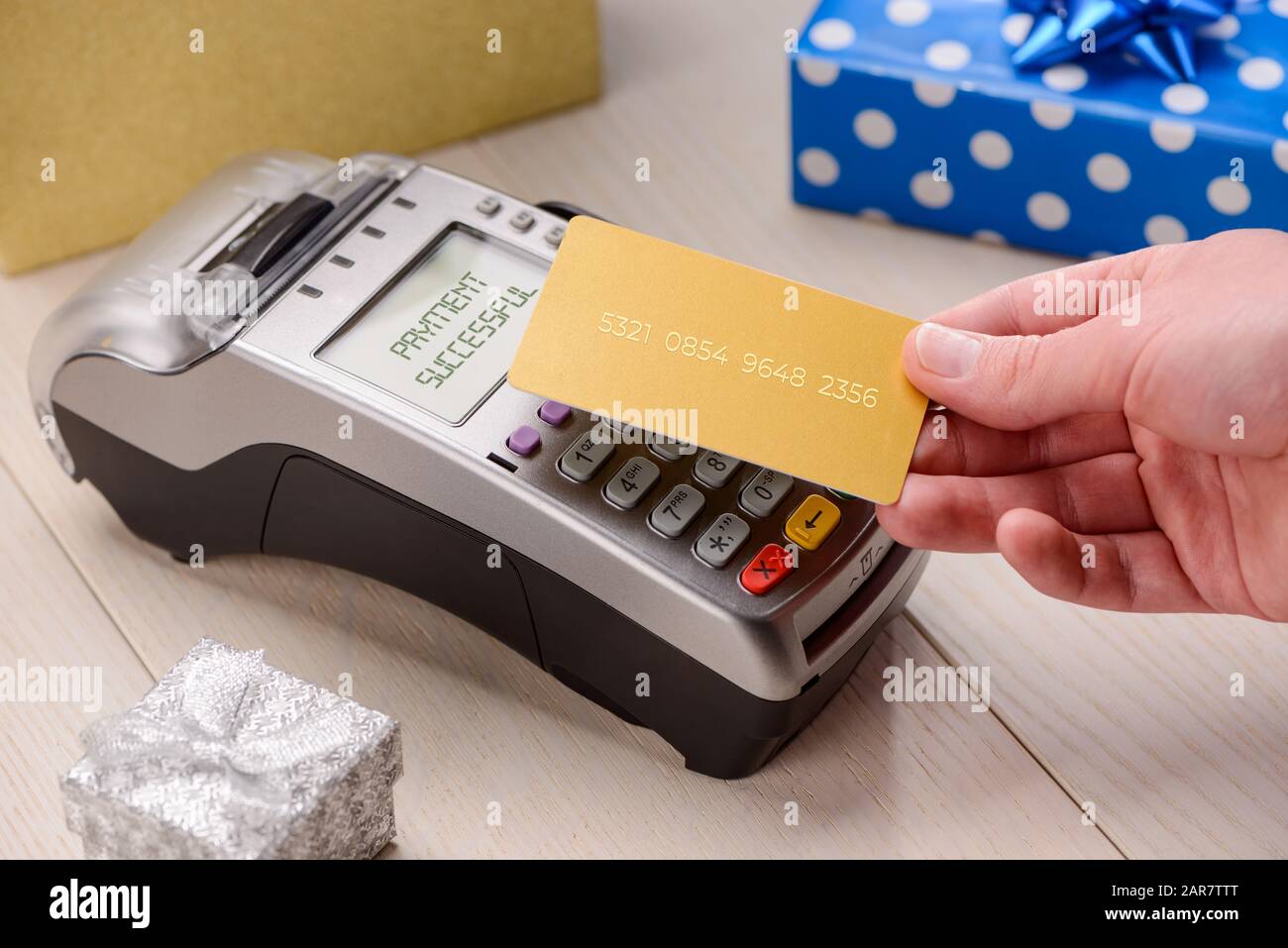 Tapping card payment hi-res stock photography and images - Alamy