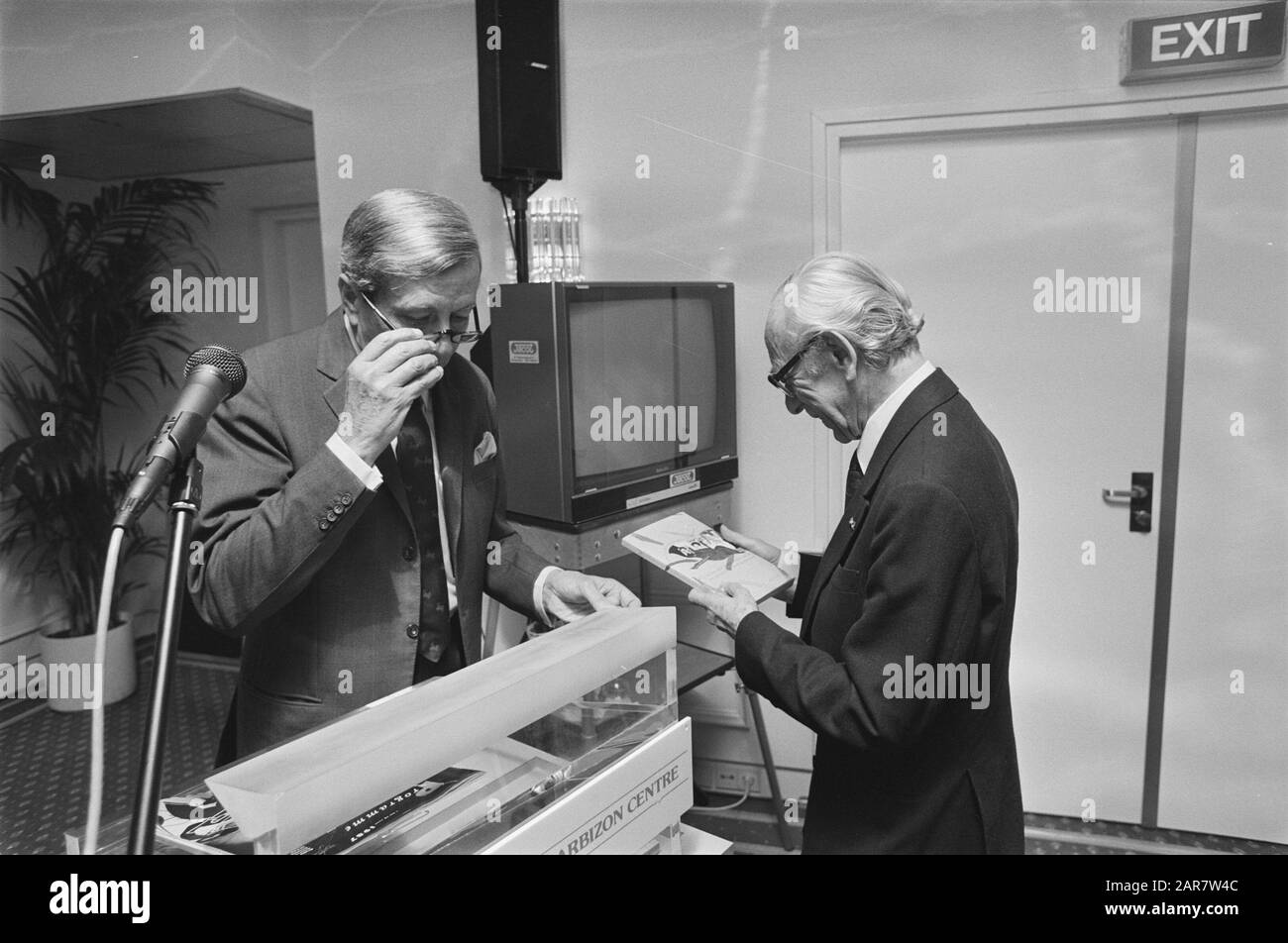 Harry mulisch hands hi-res stock photography and images - Alamy