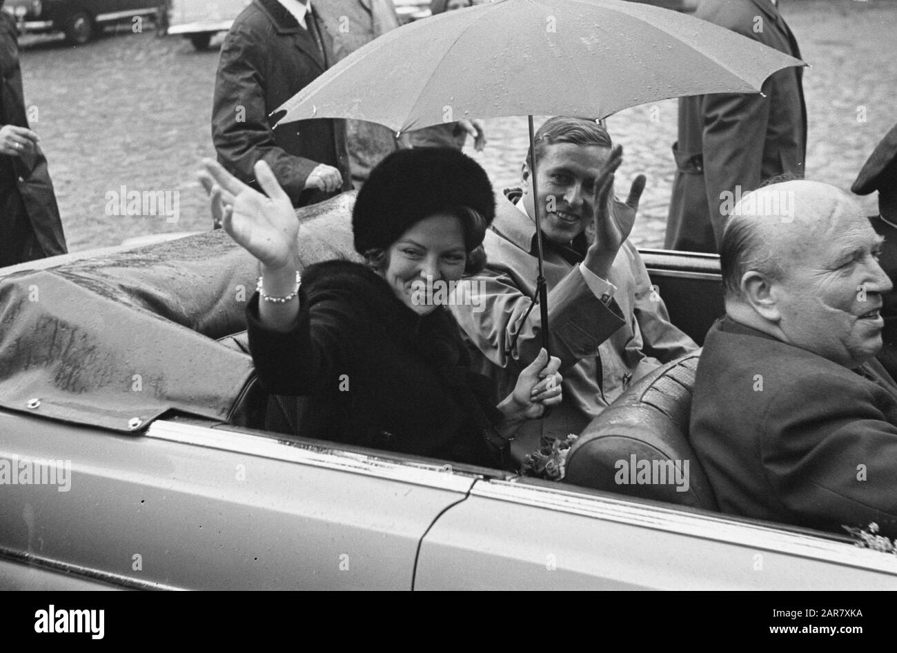 Princess Beatrix and Claus visiting Hitzacker, in a rain the fiancé ...