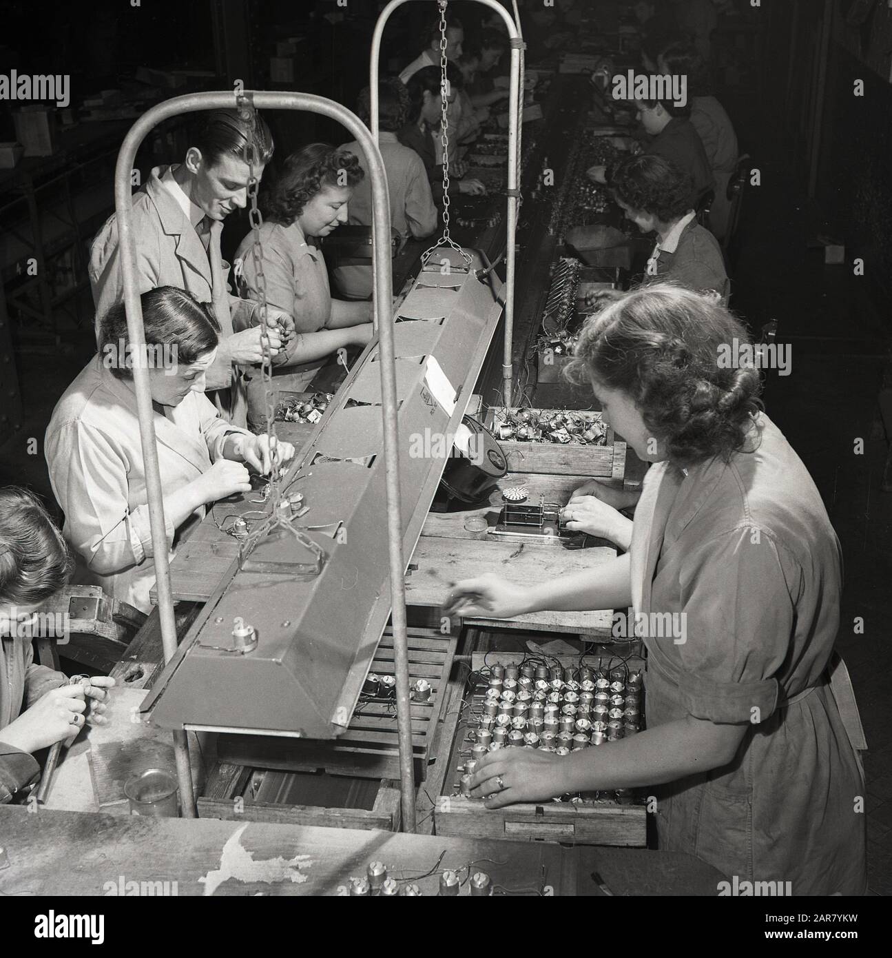 Black women working 1950s hi-res stock photography and images - Alamy