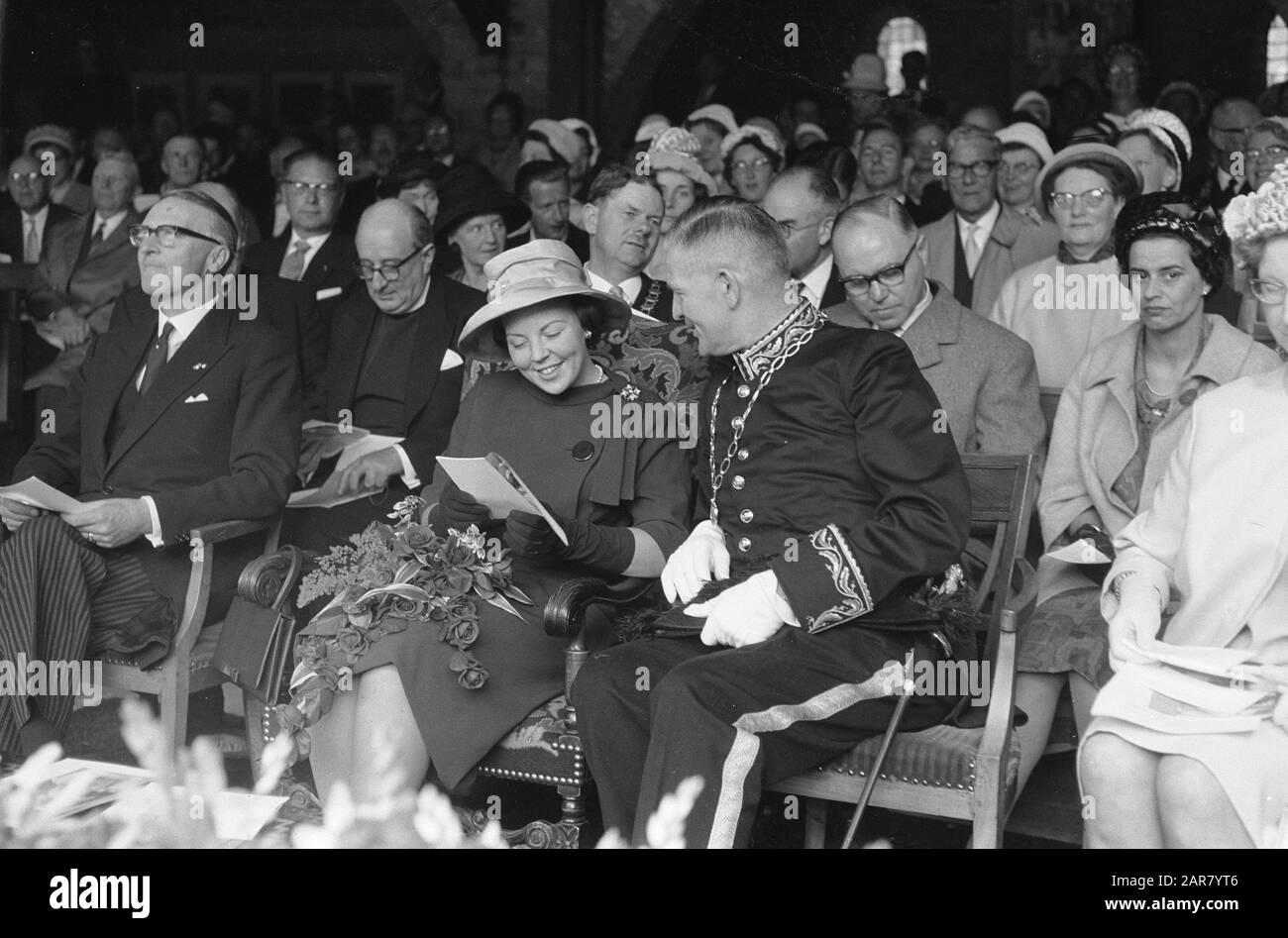 Princess Beatrix reveals Boniface monument in Dokkum princess and Mayor ...