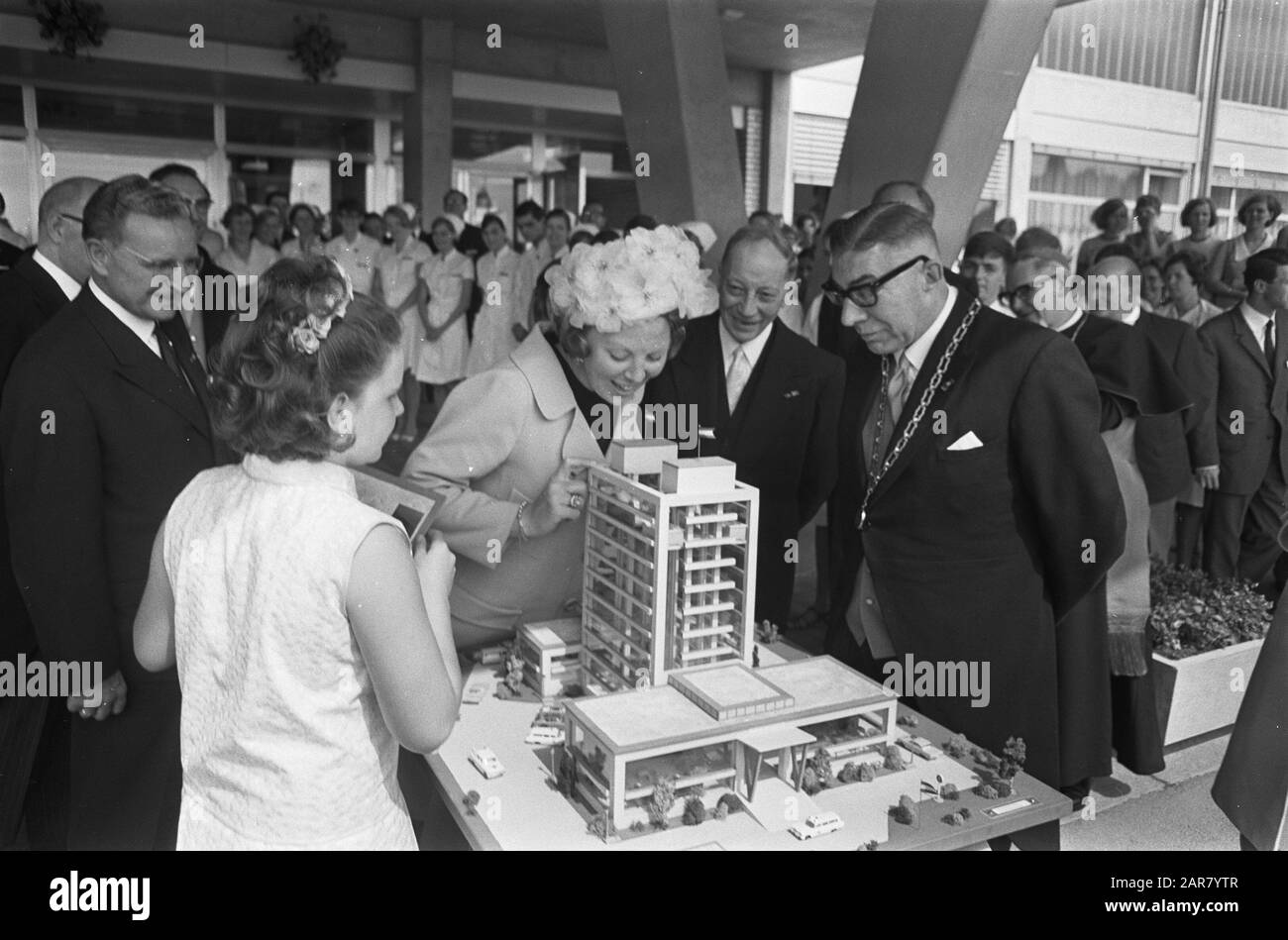 Princess beatrix opened hospital hi-res stock photography and images ...