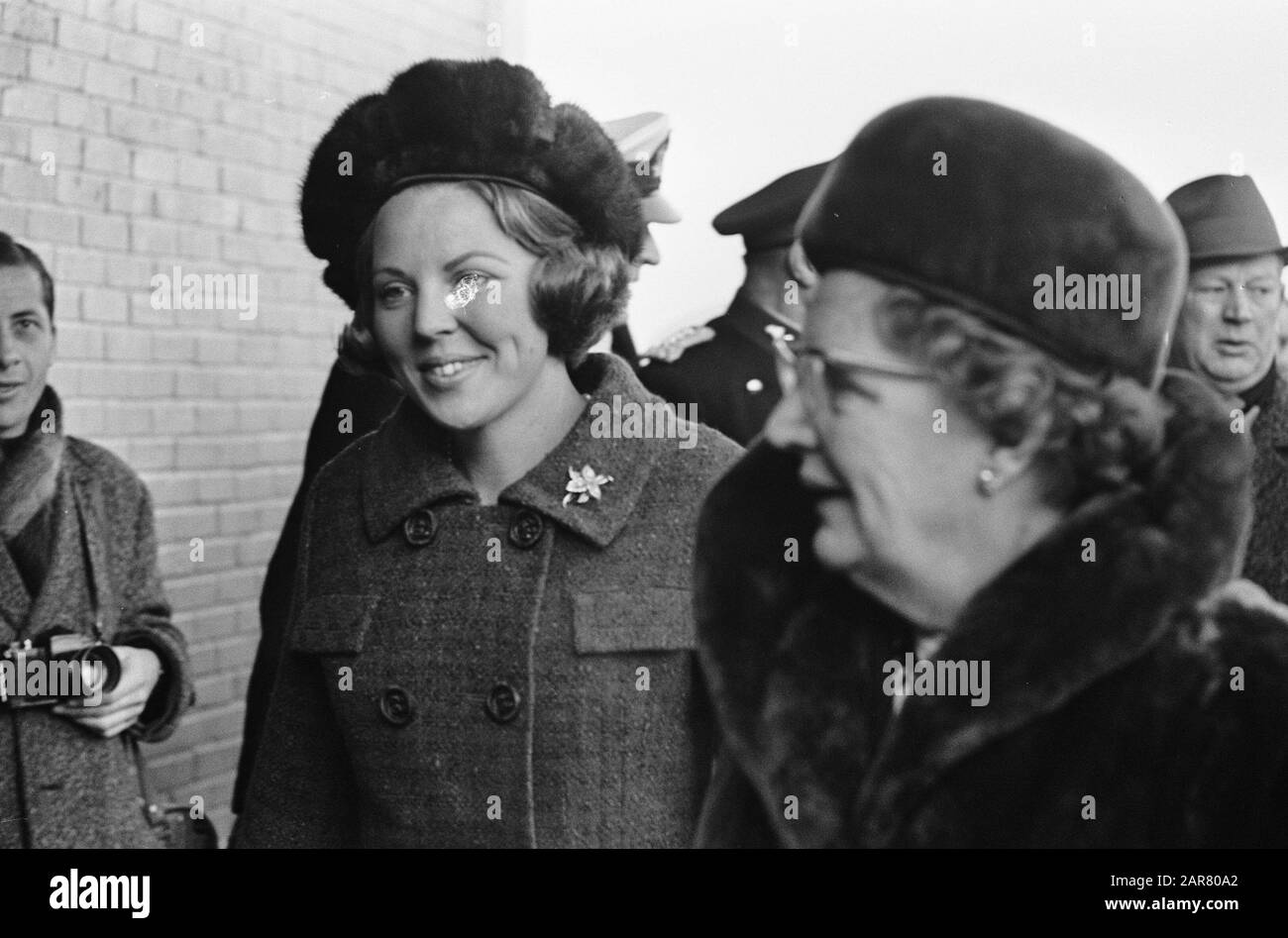 Princess Beatrix back from the West, Princess Beatrix and her mother ...