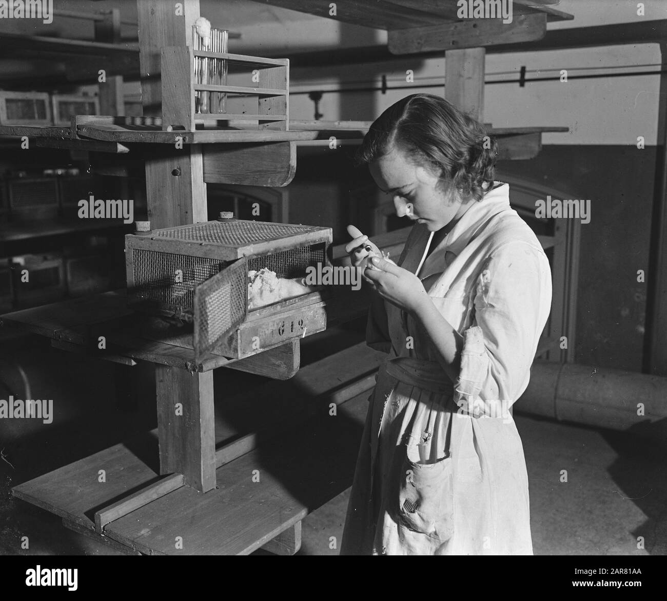 Lab assistant in Black and White Stock Photos & Images - Alamy