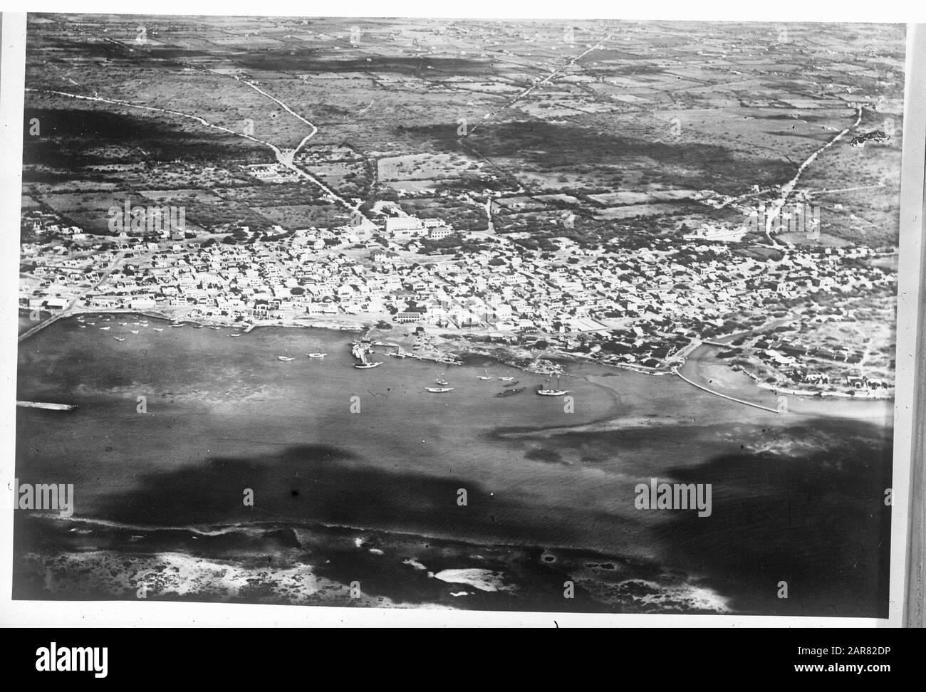Wi [West Indies]/Anefo London series Air capture. Oranjestad, Aruba ...