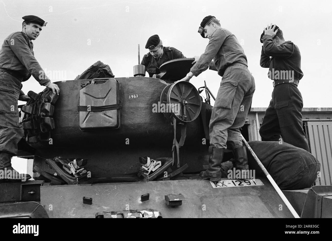 Cavalry tanks hi-res stock photography and images - Alamy