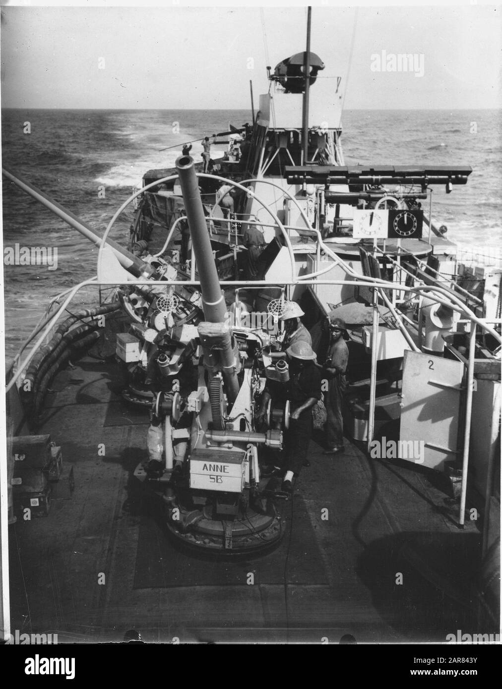 [Anti-aircraft guns on a ship] Annotation: See 149-1153 Date: 1940-1945 ...