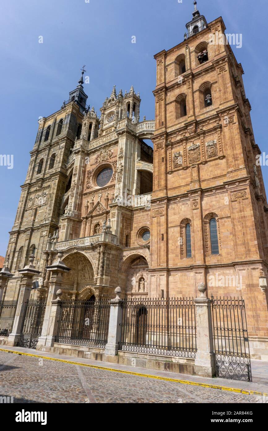 Astorga santa maria hi-res stock photography and images - Alamy