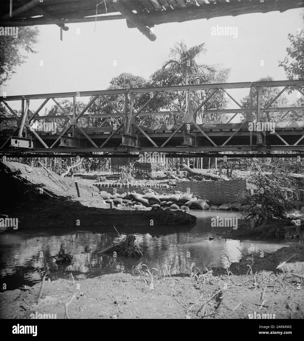 Modjokerto Provisory road bridge built by the genius Date: 1947/03/01 ...