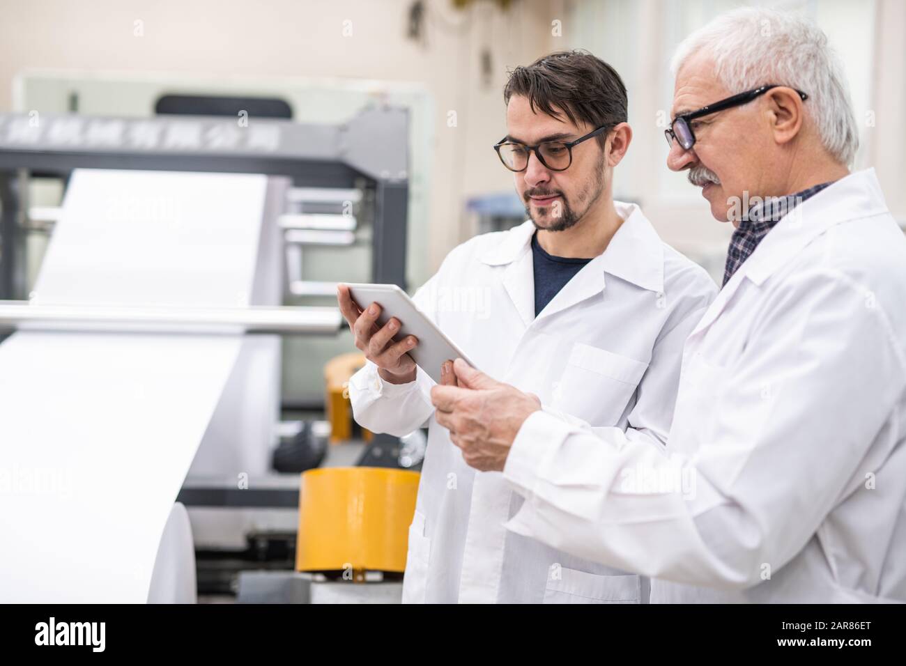 Inspection of printing machines Stock Photo - Alamy