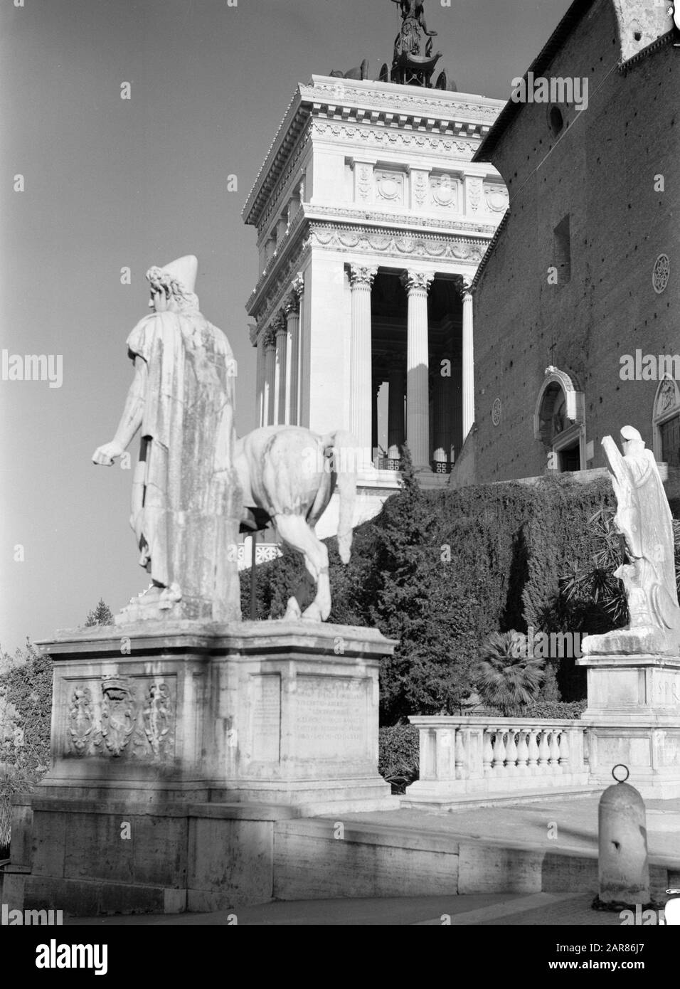 Rome: Visit to the city Right the facade of Santa Maria in Aracoeli and ...