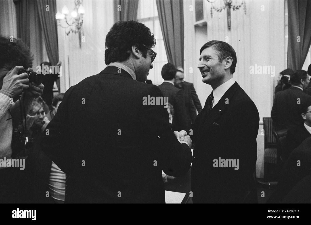 Government Declaration; Van Thijn (l) and Van Agt Date: January 16 ...