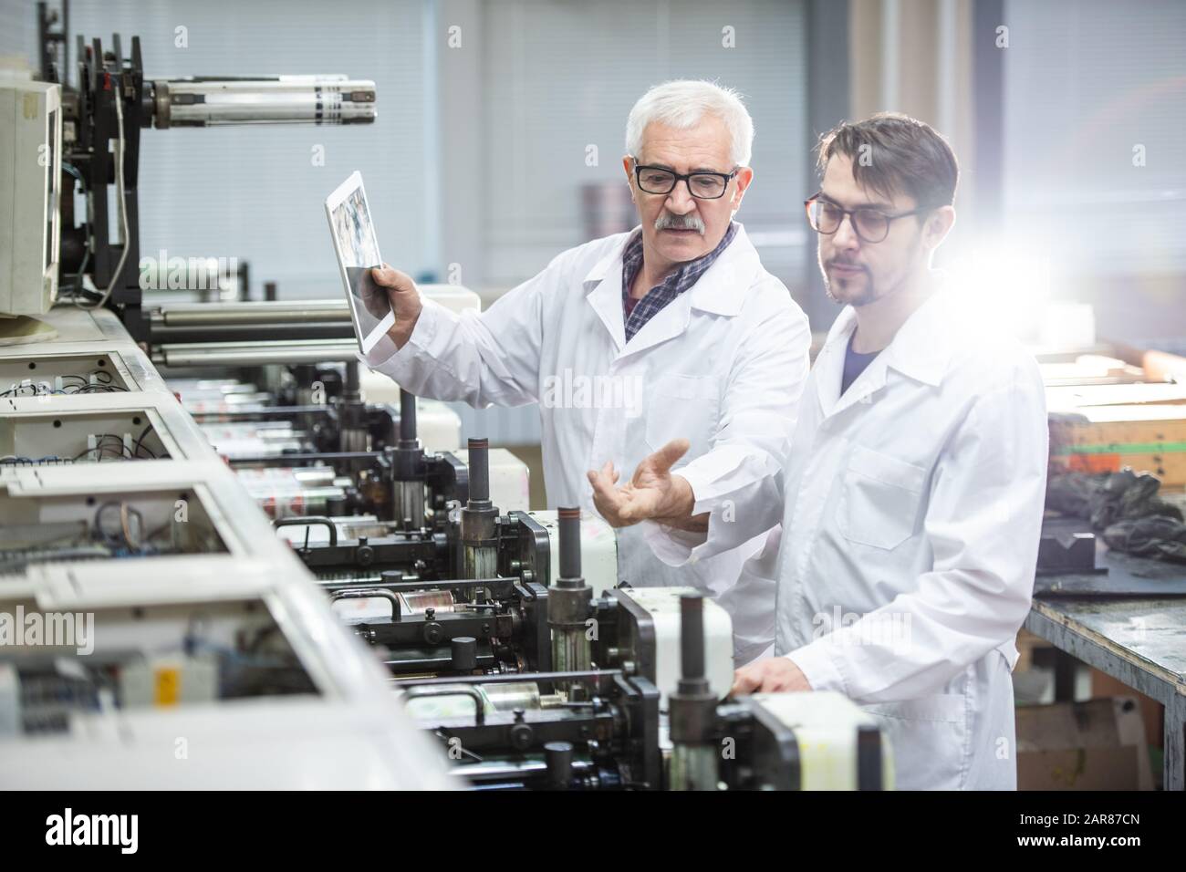 Explaining process hi-res stock photography and images - Alamy