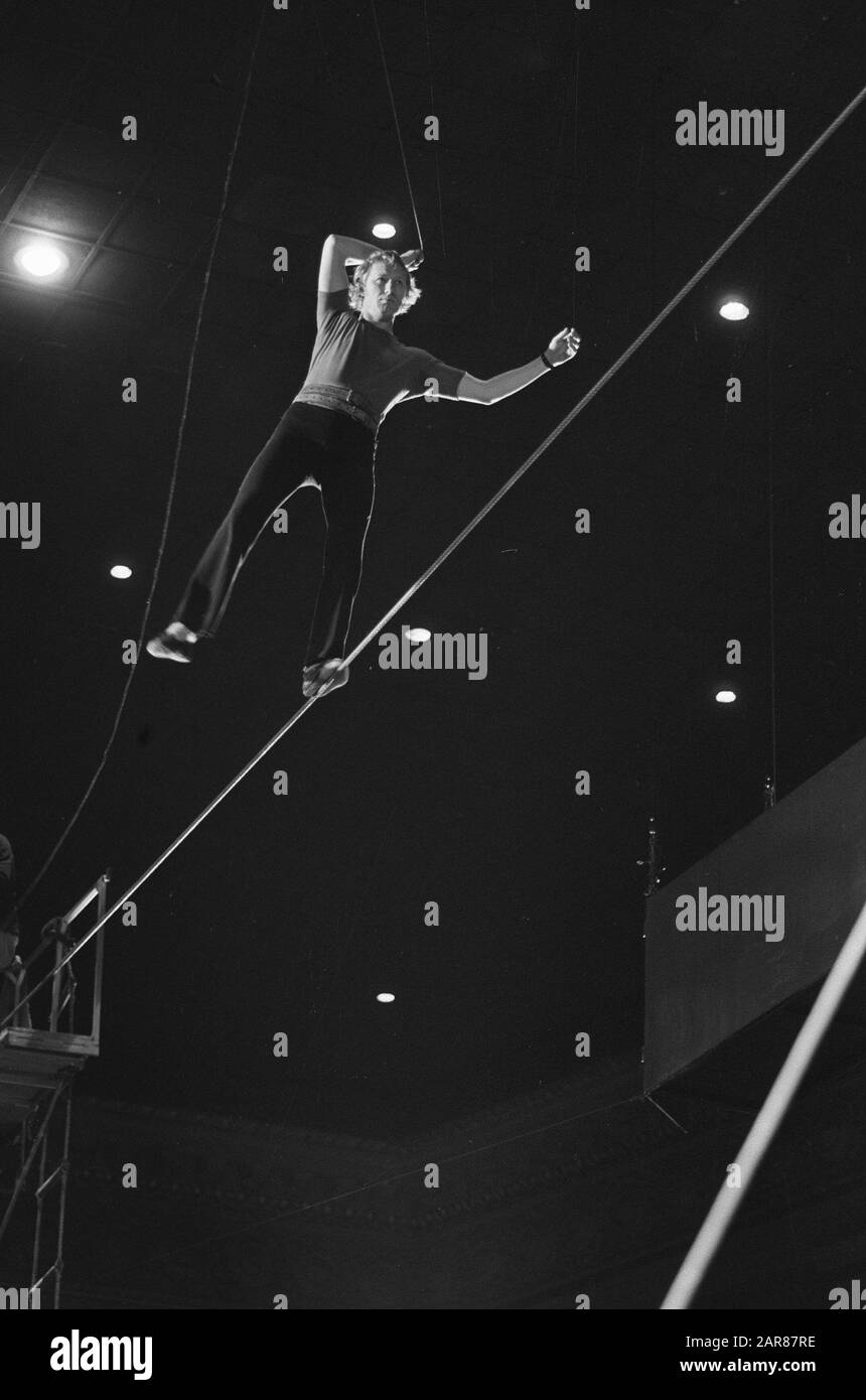 Rehearsal national song contest in Carre, Jaap Stobbe as a tightrope ...