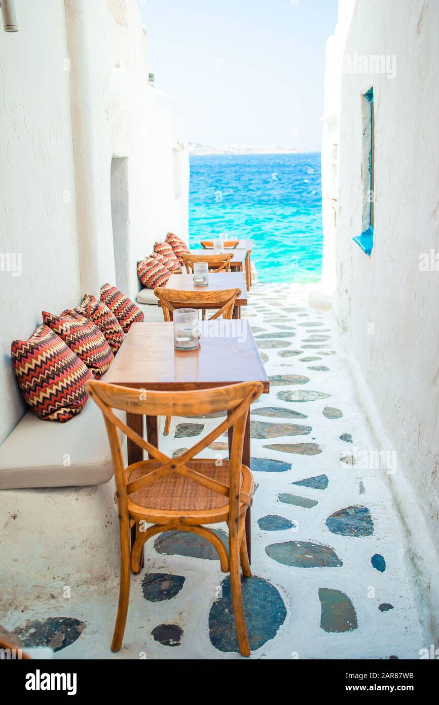 Famous typical greek bar outdoor in Mykonos Stock Photo - Alamy