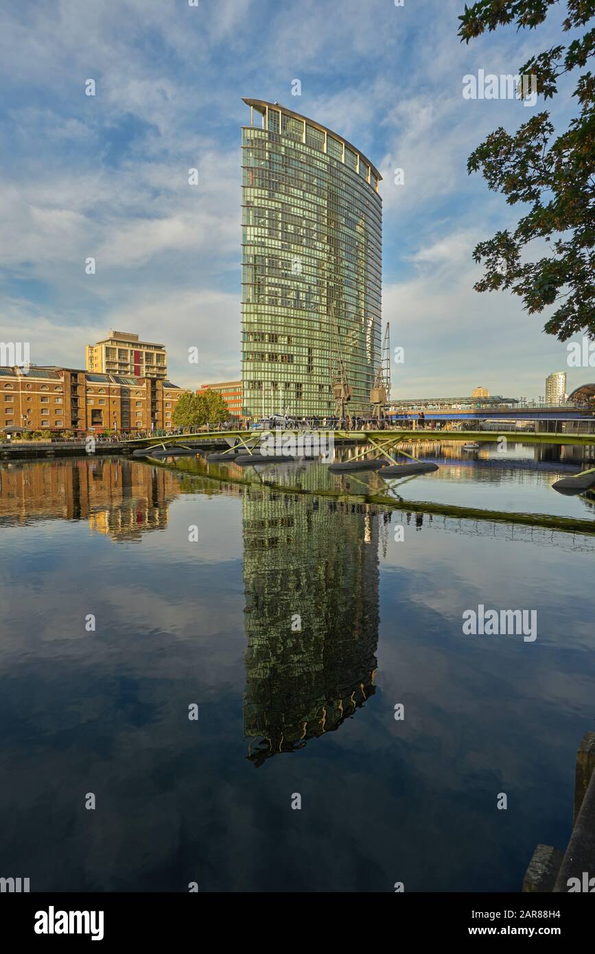 london marriott hotel canary wharf Stock Photo - Alamy
