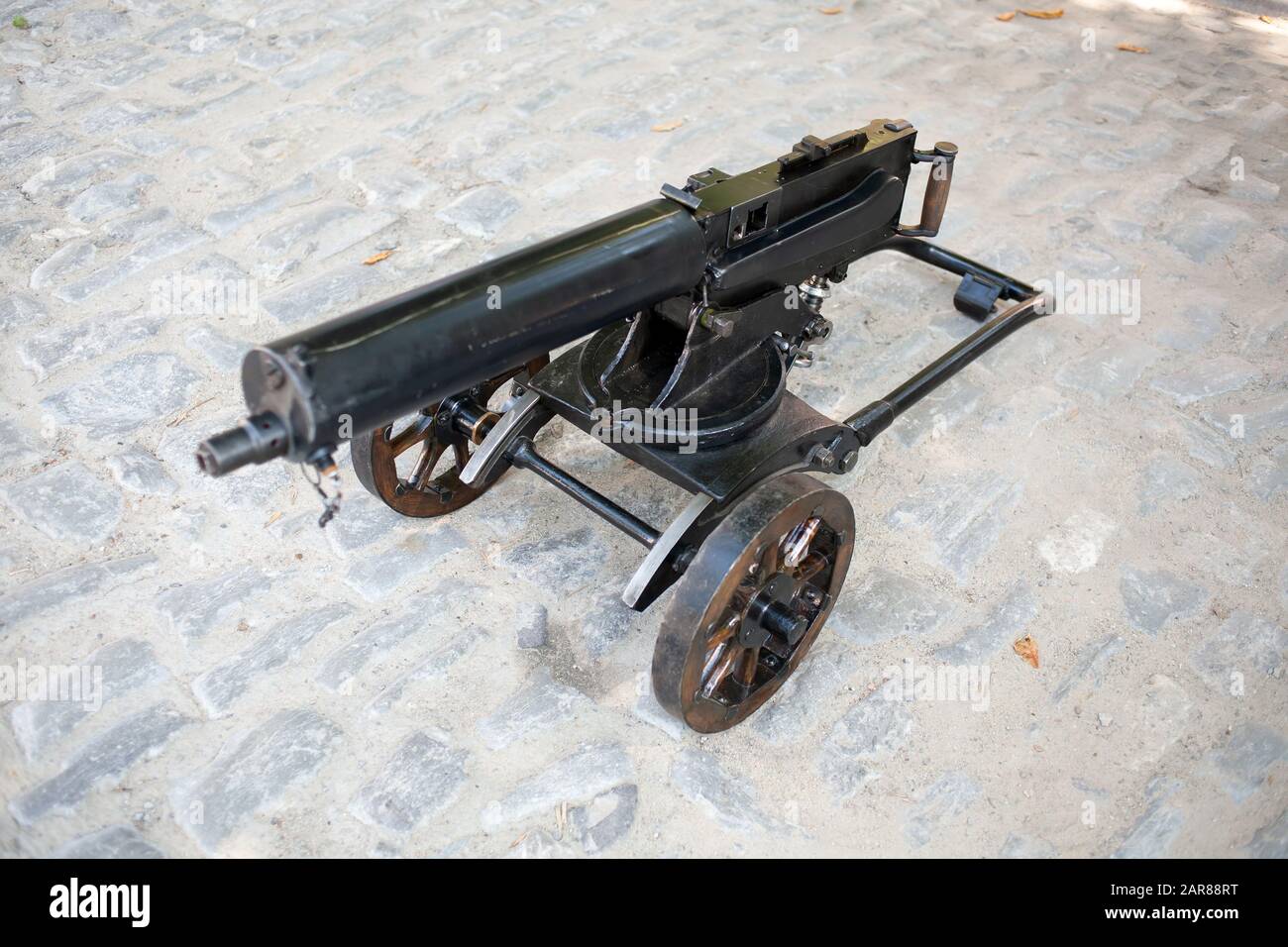 World War I Maxim gun - first recoil-operated machine gun in history ...
