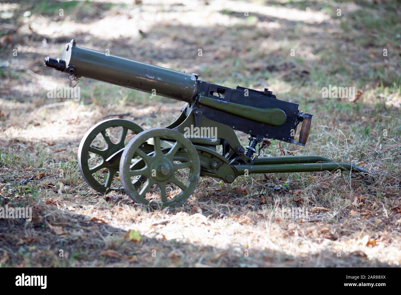 World War I Maxim gun - first recoil-operated machine gun in history ...