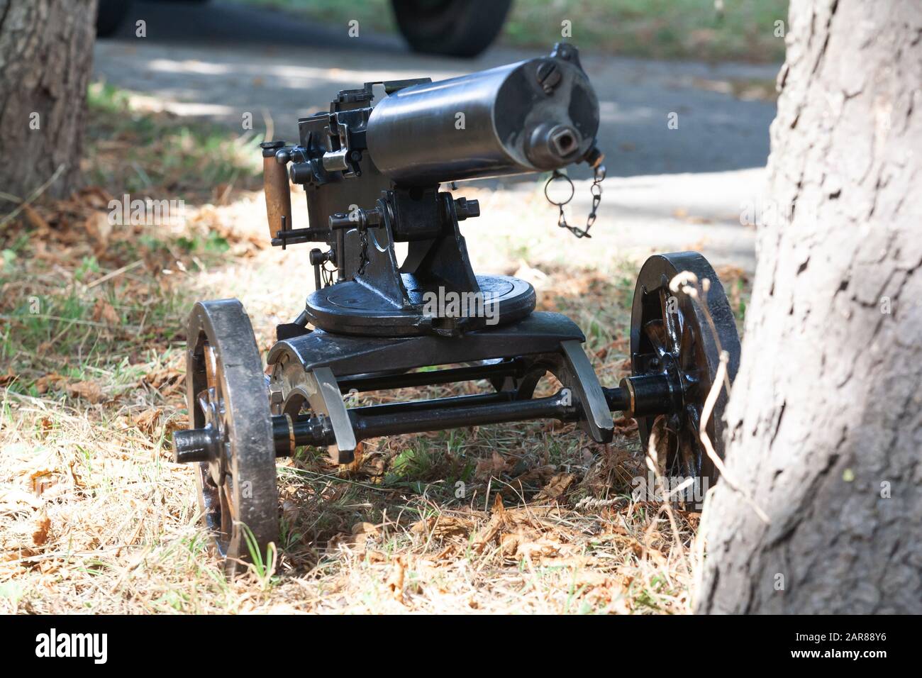 World War I Maxim gun - first recoil-operated machine gun in history ...
