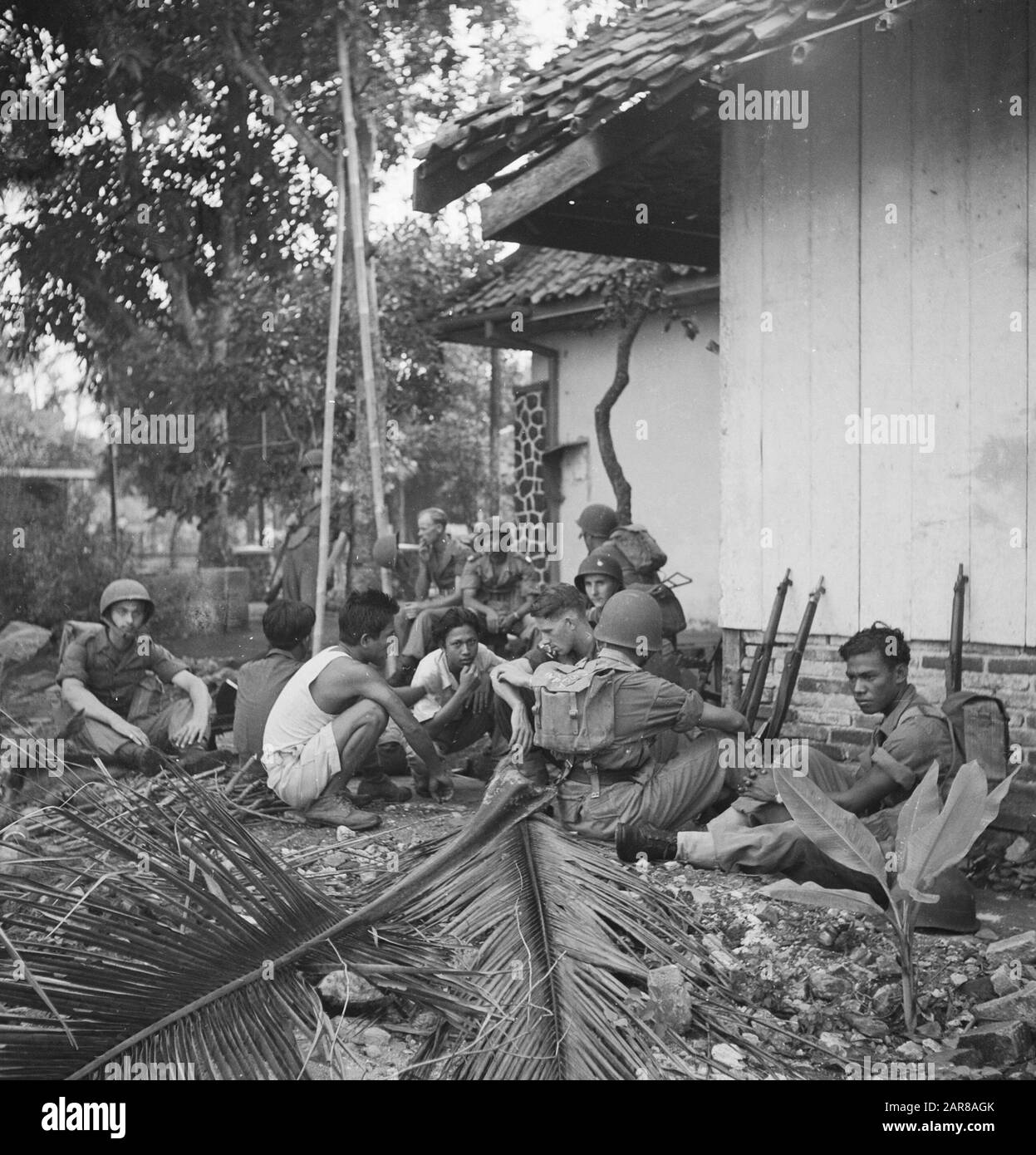 Guerrilla soldiers hi-res stock photography and images - Alamy