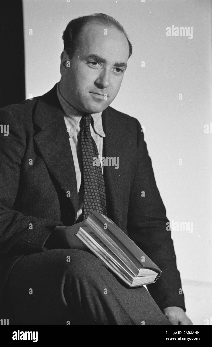 P [Portraits/Persons]/Anefo London series Sadi de Gorter, poet ...