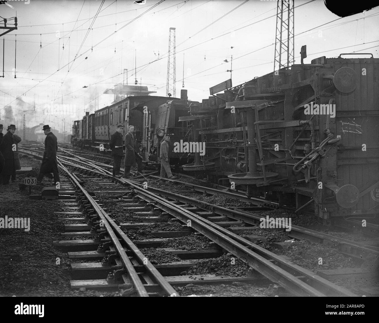 Train dersporing at Utrecht Date: December 16, 1947 Location: Utrecht ...