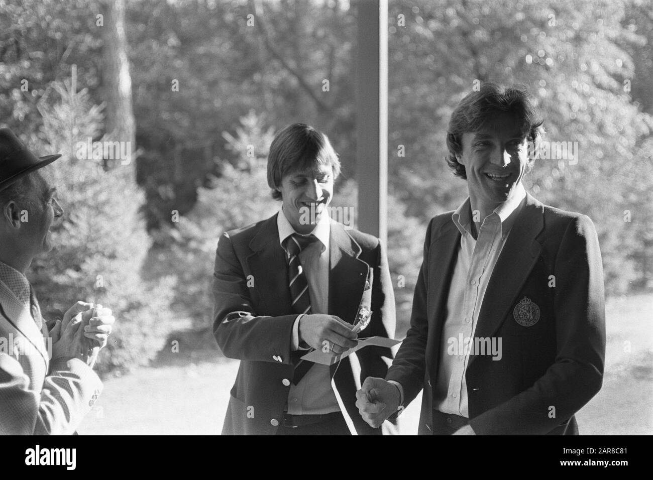 Selection Dutch team in Zeist meeting; Johan Cruijff and Ruud Krol (r ...