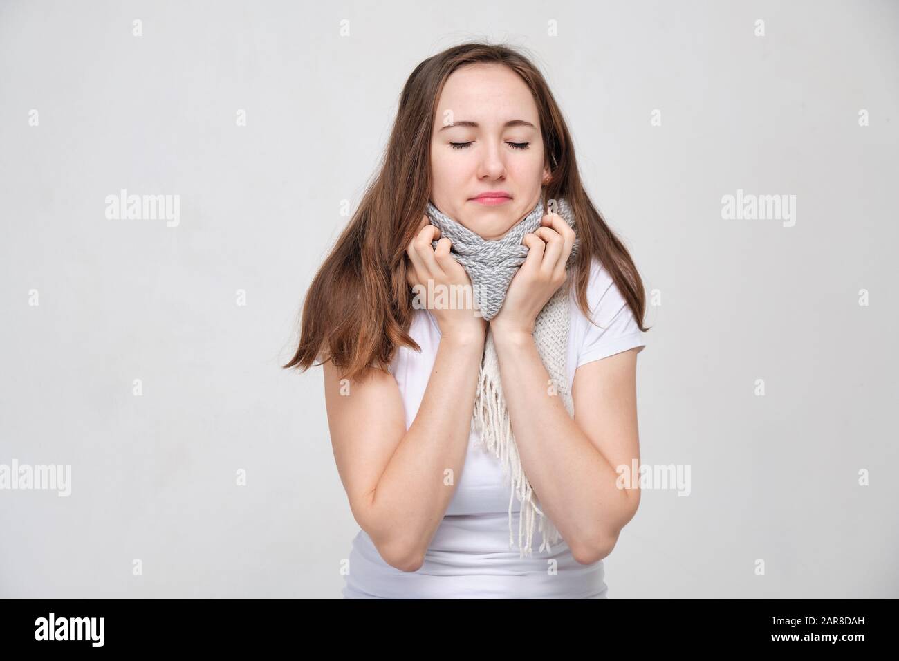 Hand around throat hi-res stock photography and images - Alamy