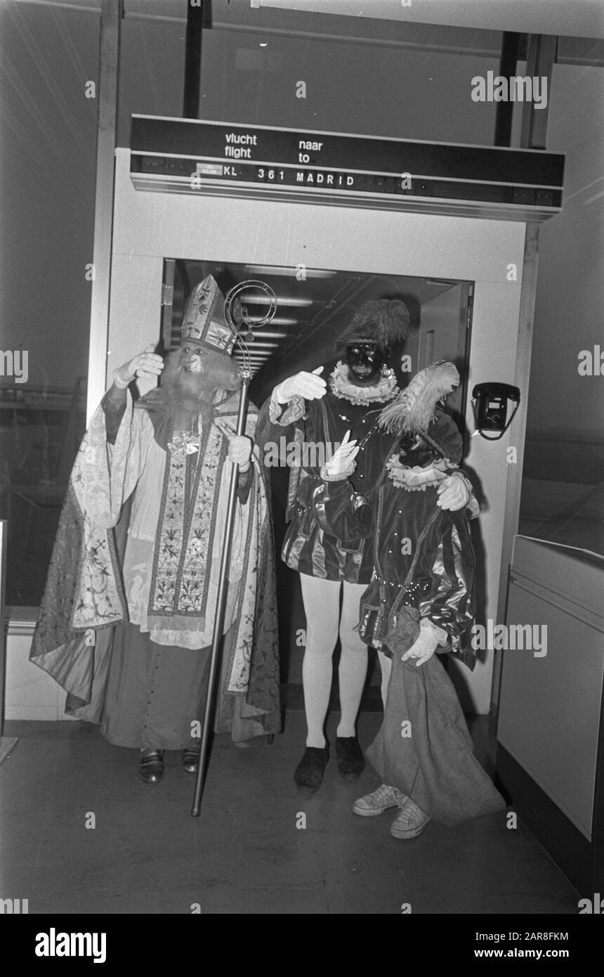 St. Nicholas and Zwarte Piet before boarding the plane Date: 6 December ...