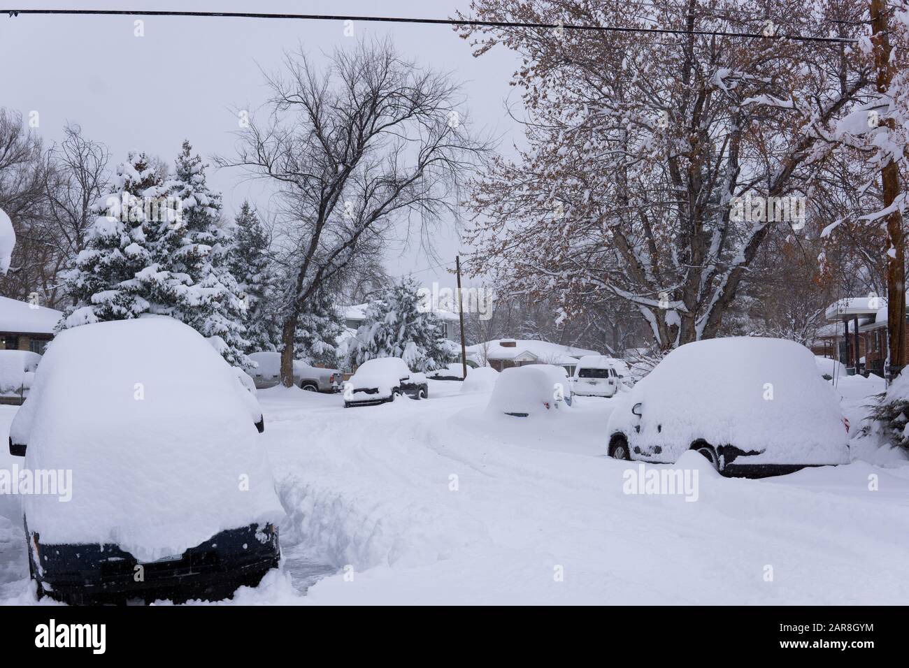 Streets full of snow hi-res stock photography and images - Alamy