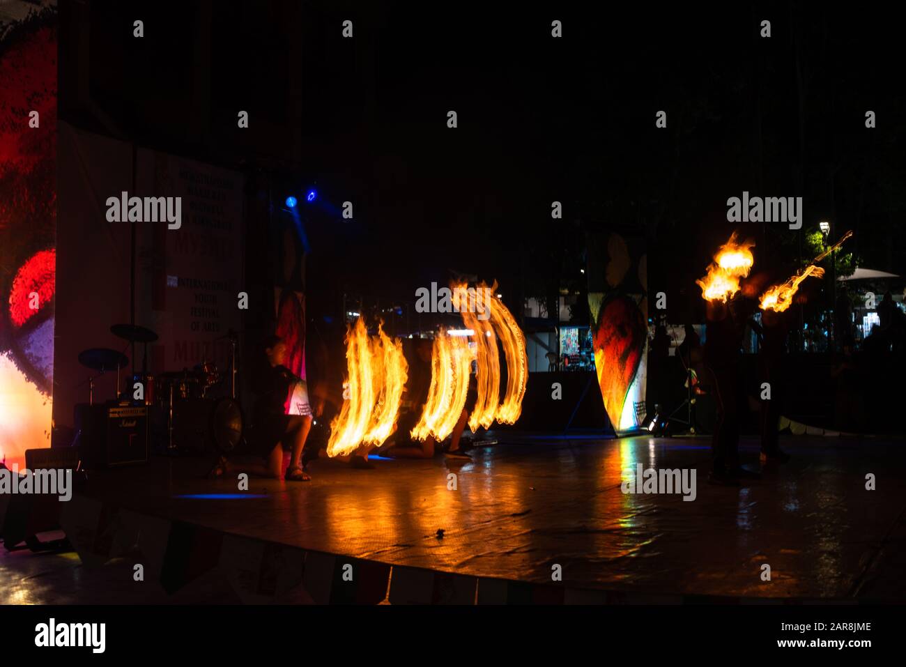 Drawing Flaming Trails show hotel stage simple family ordinary travel ...