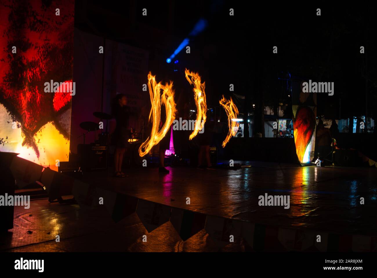 Drawing Flaming Trails show hotel stage simple family ordinary travel ...