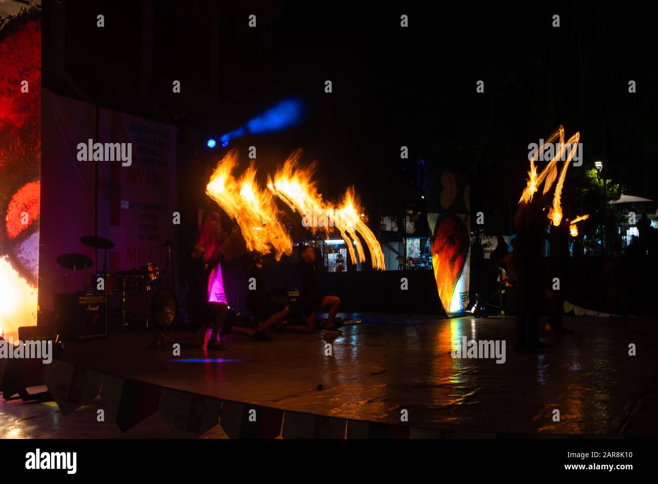 Drawing Flaming Trails show hotel stage simple family ordinary travel ...