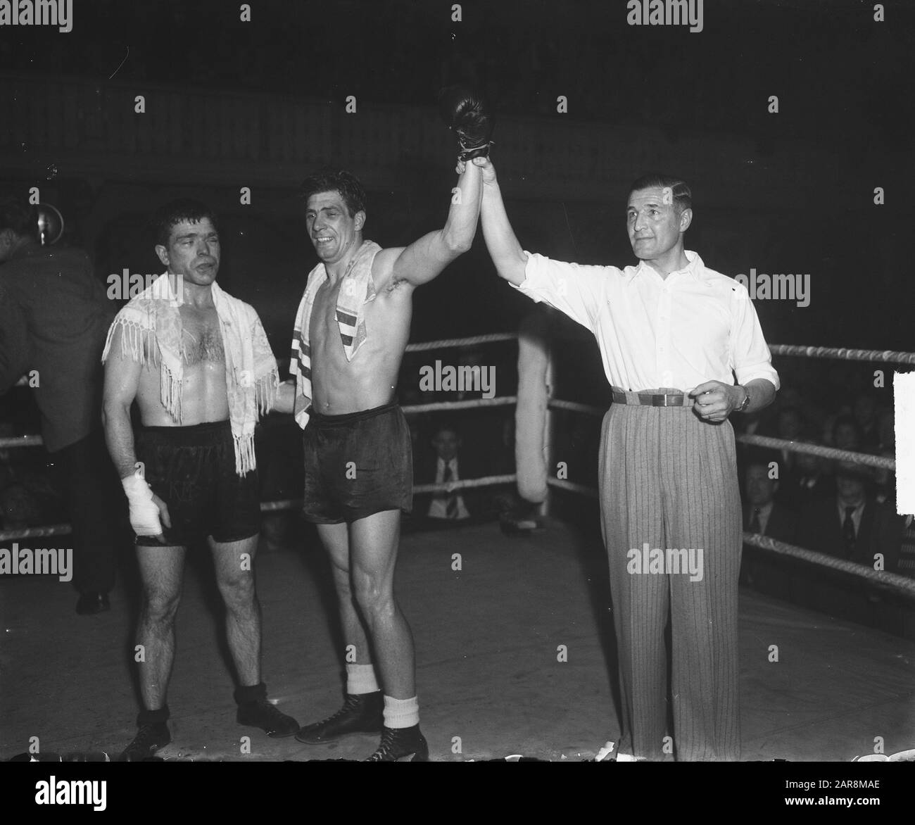 Luc van Dam versus Kid Marcel in the Hague Zoo Annotation: Kid Marcel alias of Marcel Bouazziz ...