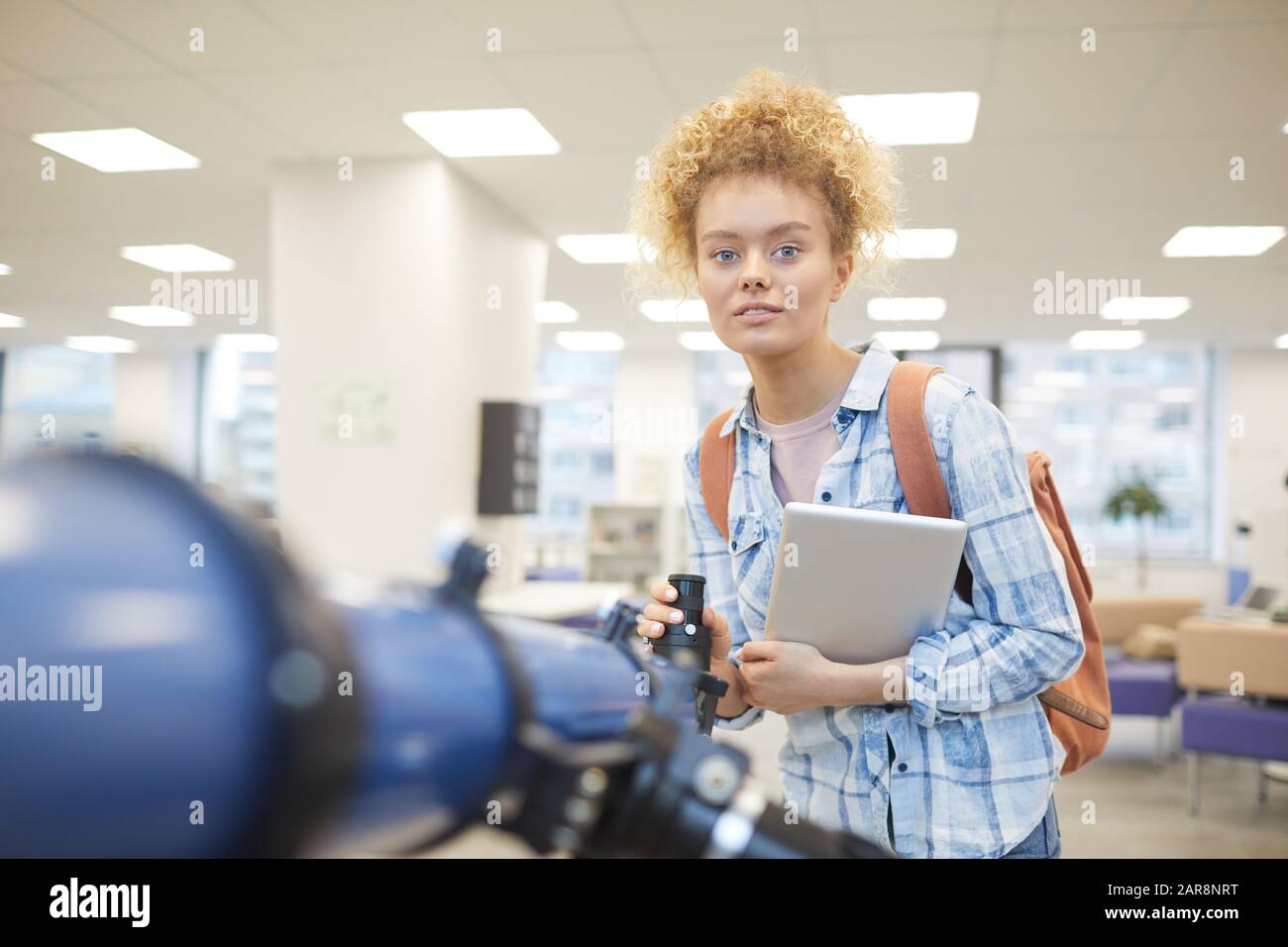 Real telescope hi-res stock photography and images - Alamy